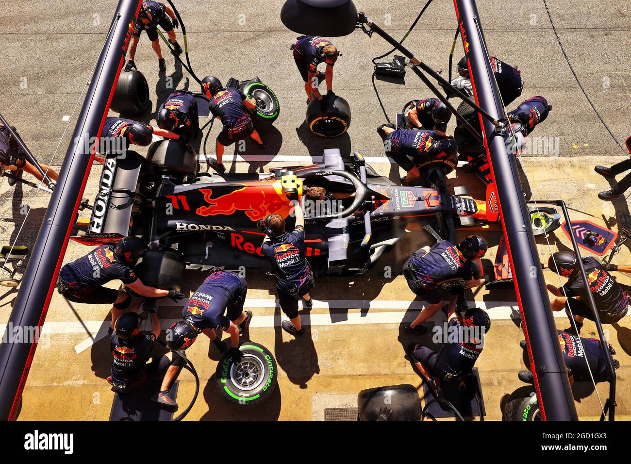 Red bull f1 pit stop hi-res stock photography and images - Alamy