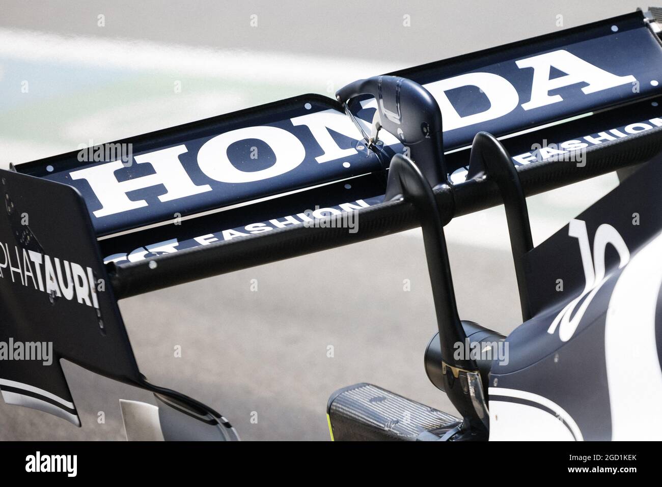 Alphatauri at02 rear wing dots to measure flexing hi-res stock ...