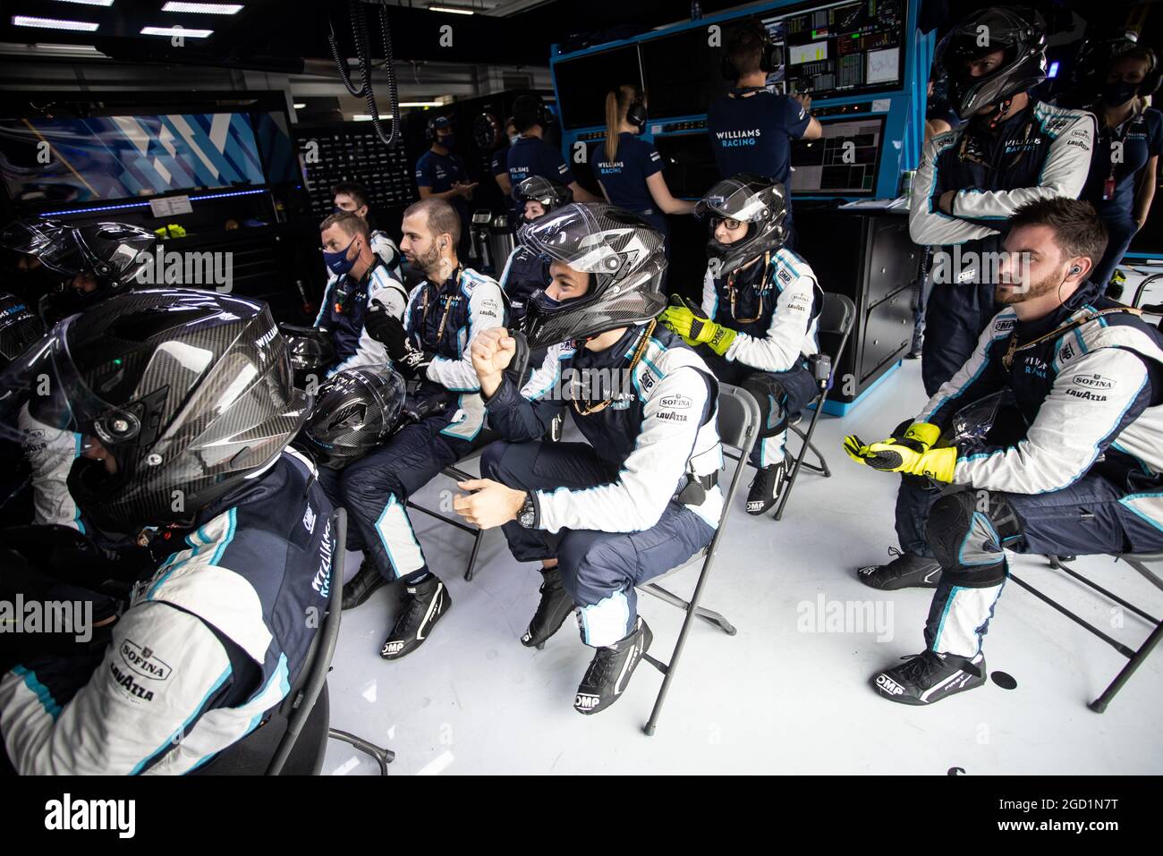Williams f1 mechanics hi-res stock photography and images - Alamy