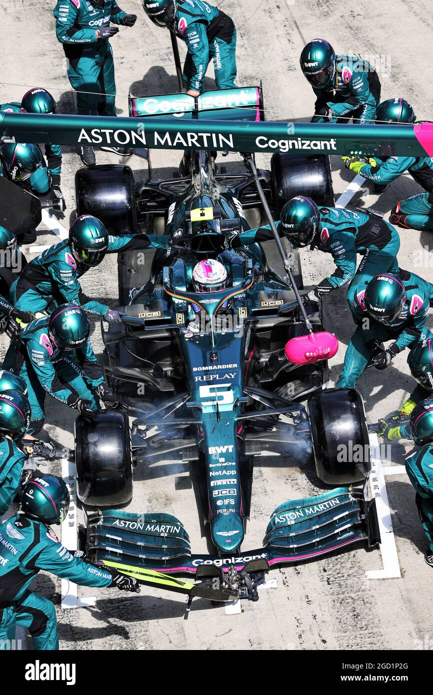 Sebastian Vettel (GER) Aston Martin F1 Team AMR21 makes a pit stop. Steiermark Grand Prix ...