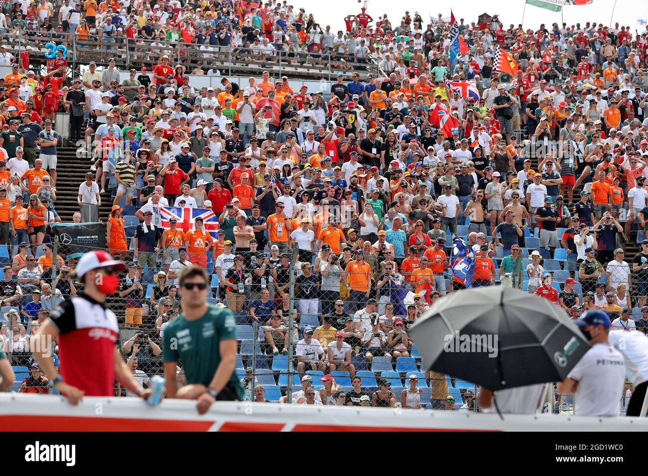 Circuit atmosphere fans in grandstand drivers parade hi-res stock photography and images - Alamy