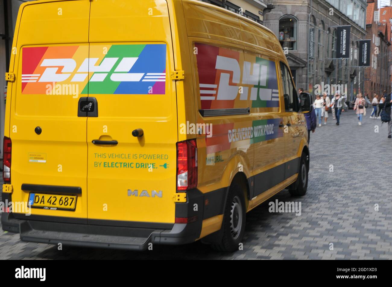Dhl delivert van hi-res stock photography and images - Alamy
