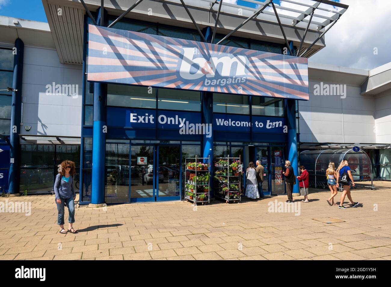 B & M Shop front on riverside Retail park Norwich Stock Photo - Alamy