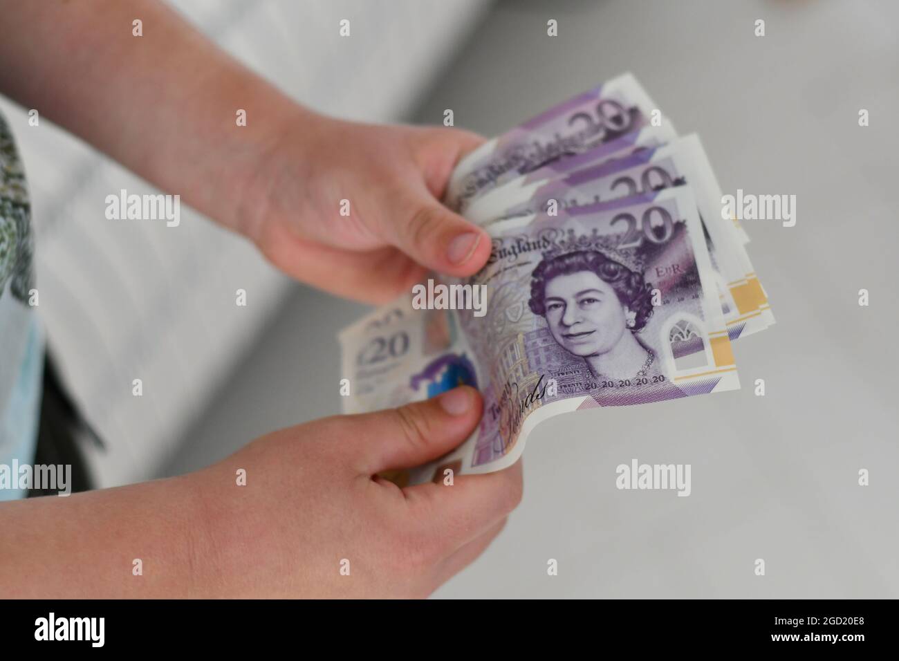 Bank notes pounds polymer hi-res stock photography and images - Alamy
