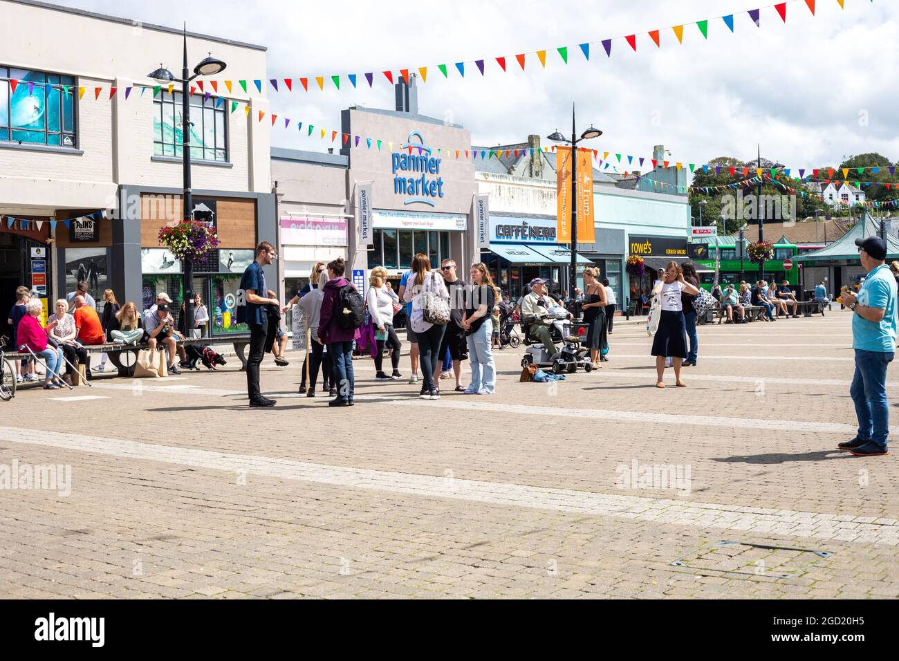 Truro, UK,10th August 2021,People enjoy the sunshine in Truro, Cornwall ...