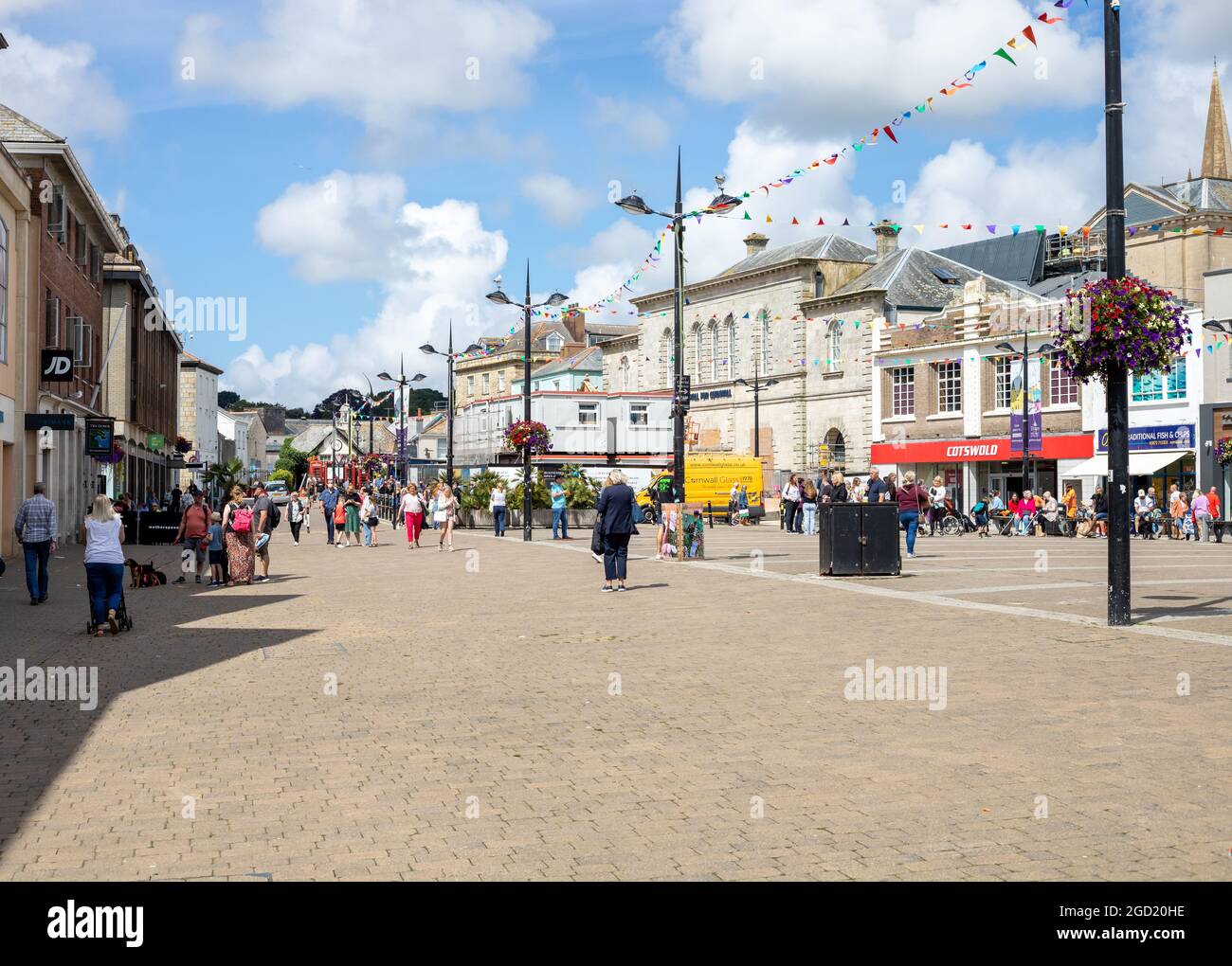 Truro, UK,10th August 2021,People enjoy the sunshine in Truro, Cornwall ...