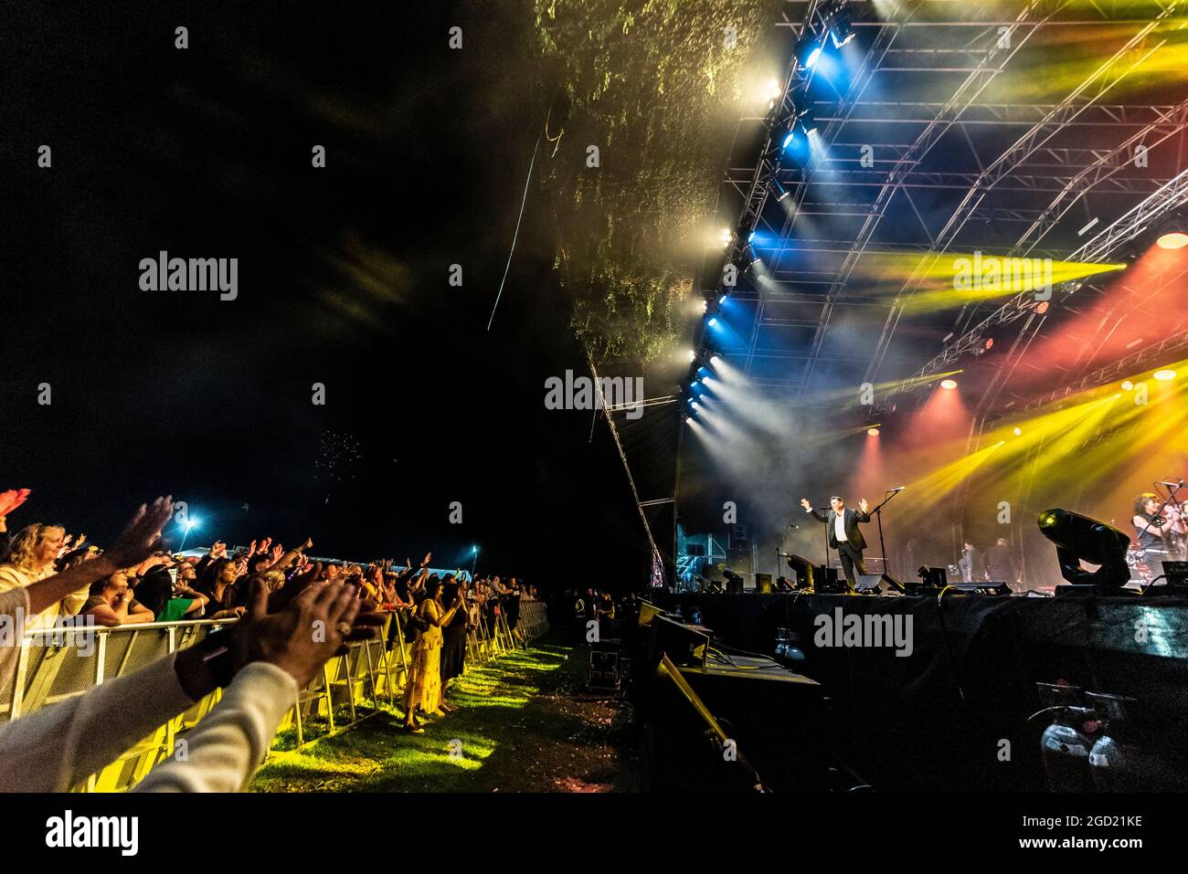 Finale of Tony Hadley concert with band The Fabulous TH Band at ...