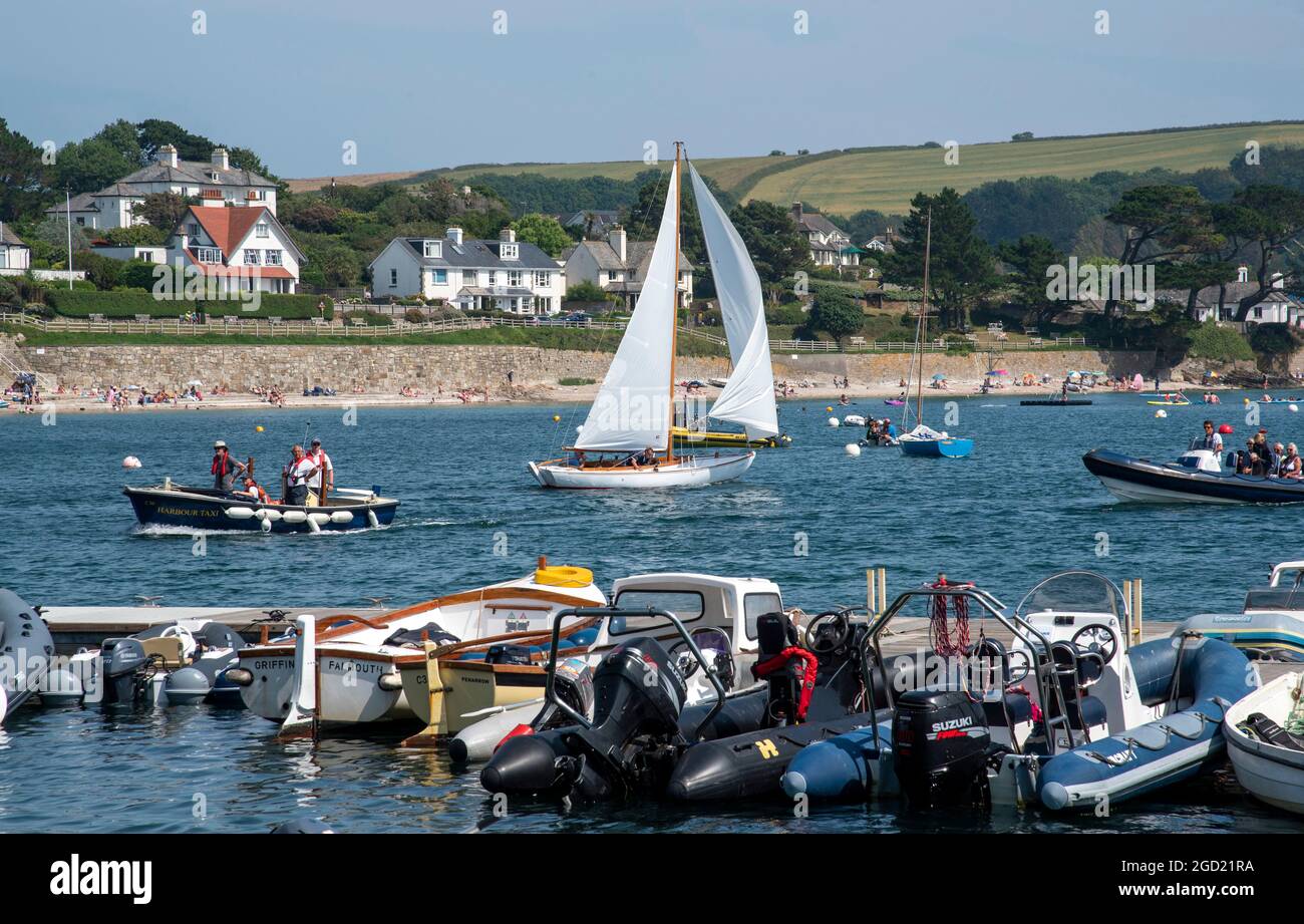 St Mawes, Cornwall, England, UK. 2021. St Mawes harbour and busy ...