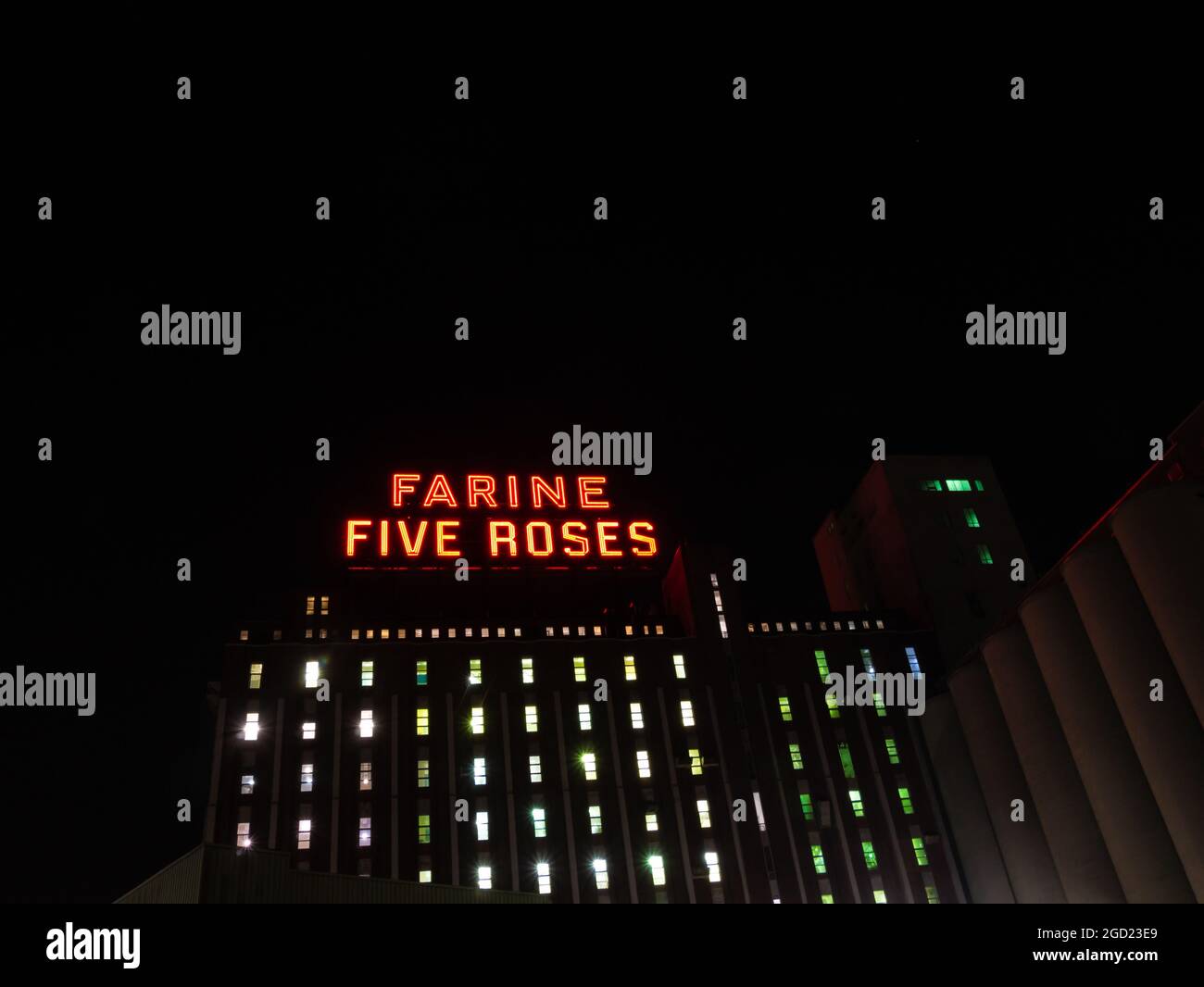 Montréal night neon hi-res stock photography and images - Alamy