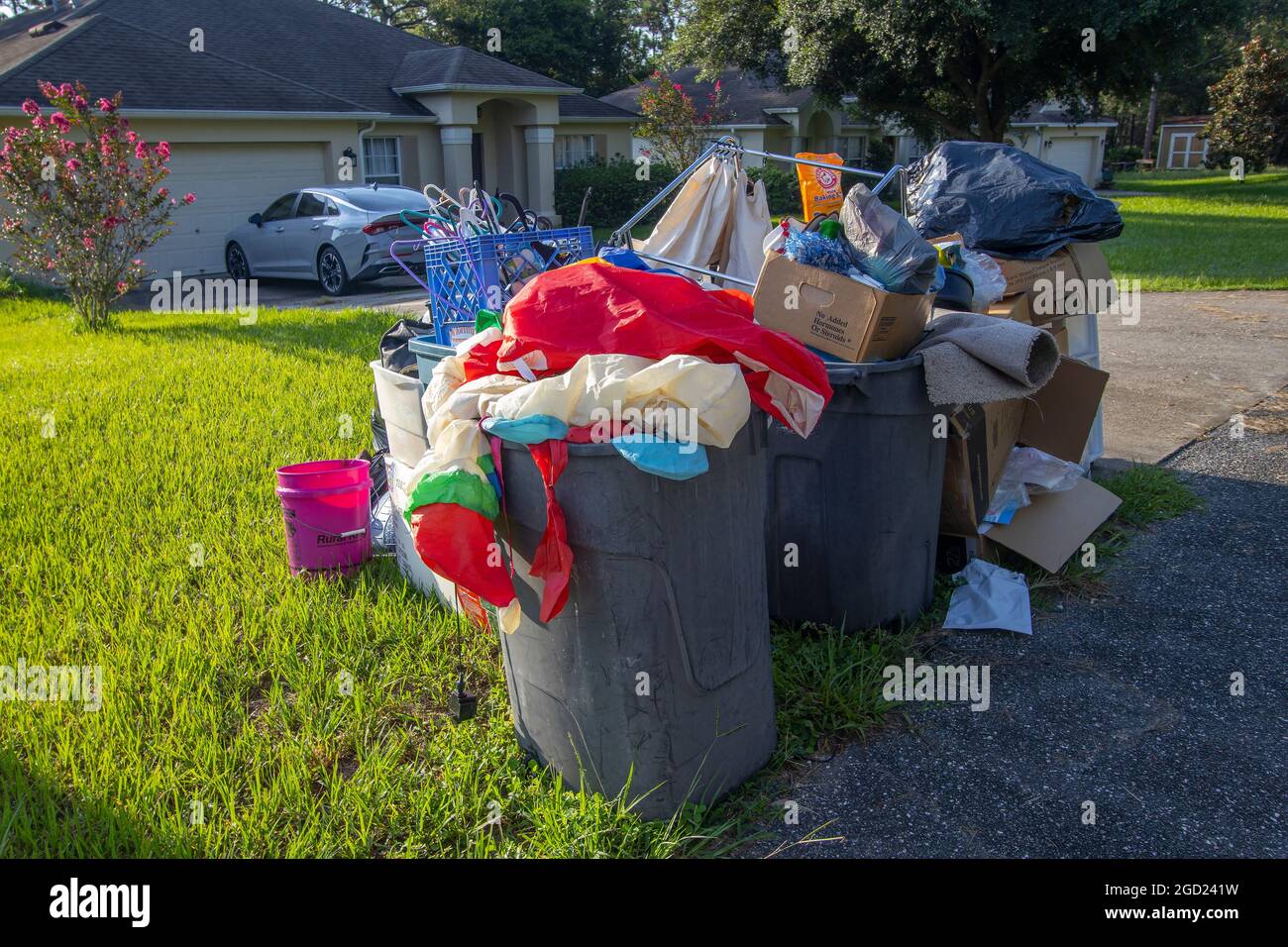 Pile of trash hi-res stock photography and images - Alamy