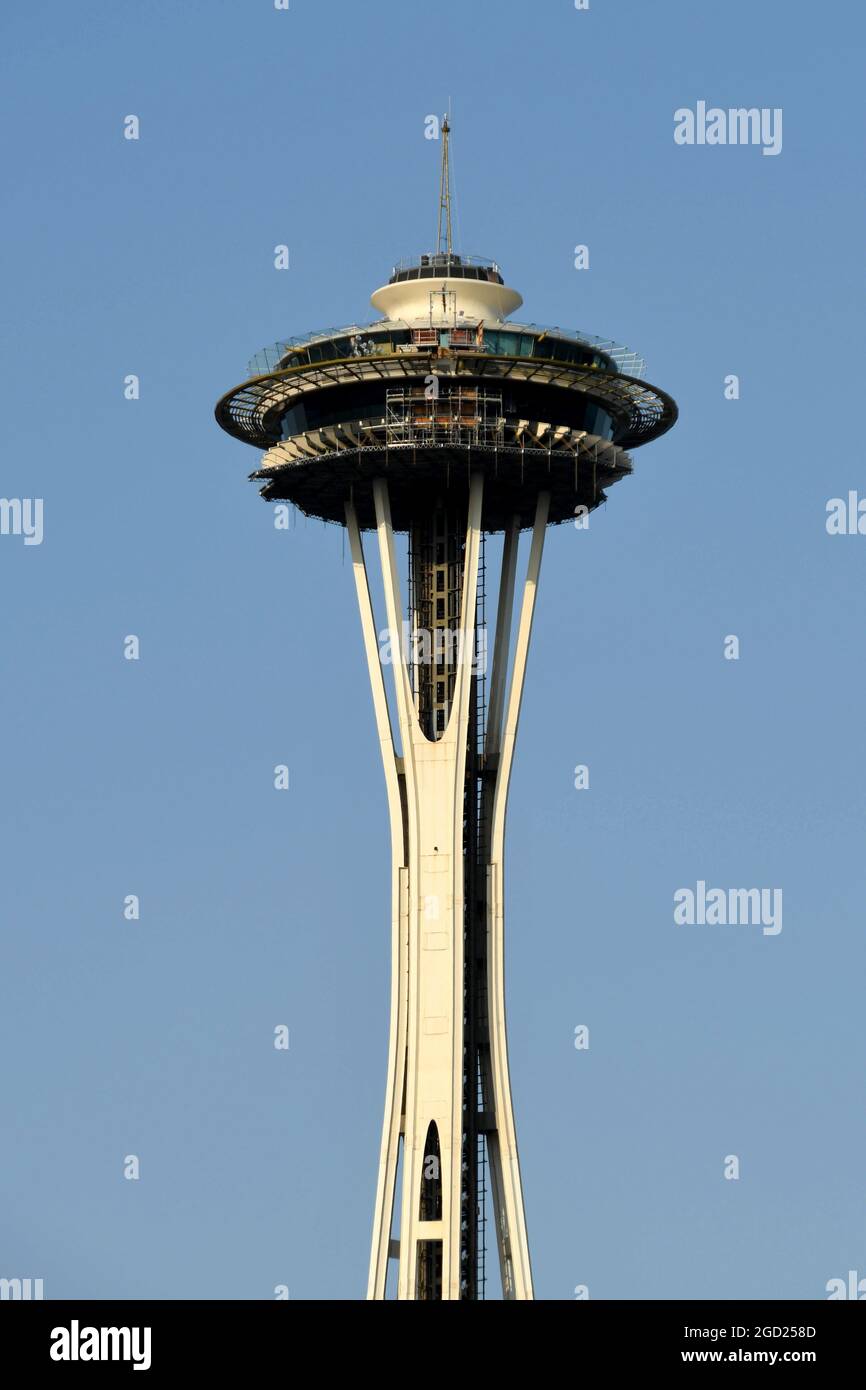 Seattle space needle observation deck hi-res stock photography and ...