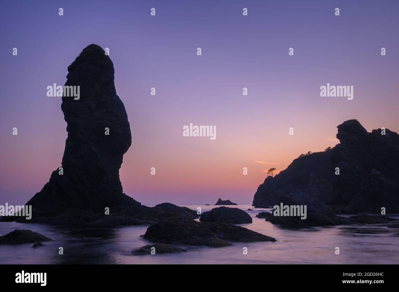 Sea stacks at Shi Shi Beach and Point of Arches in Olympic National ...