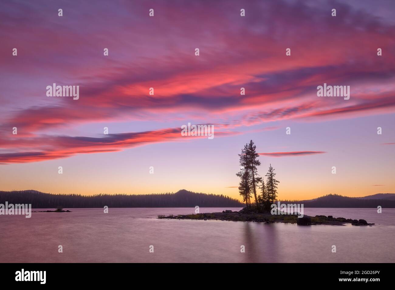 Sunset at Waldo Lake, Cascade Mountains, Oregon Stock Photo - Alamy