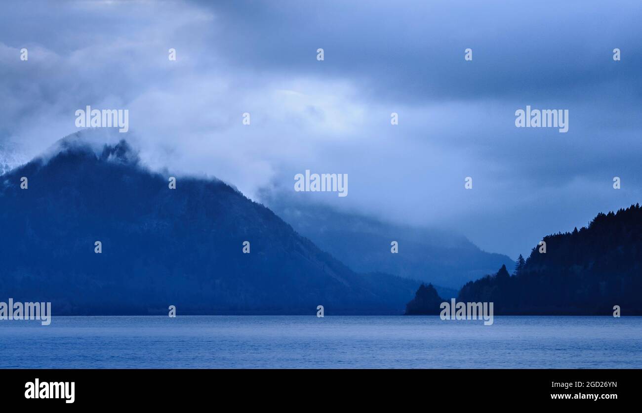 Columbia River Gorge from waterfront park in Stevenson, Washington ...