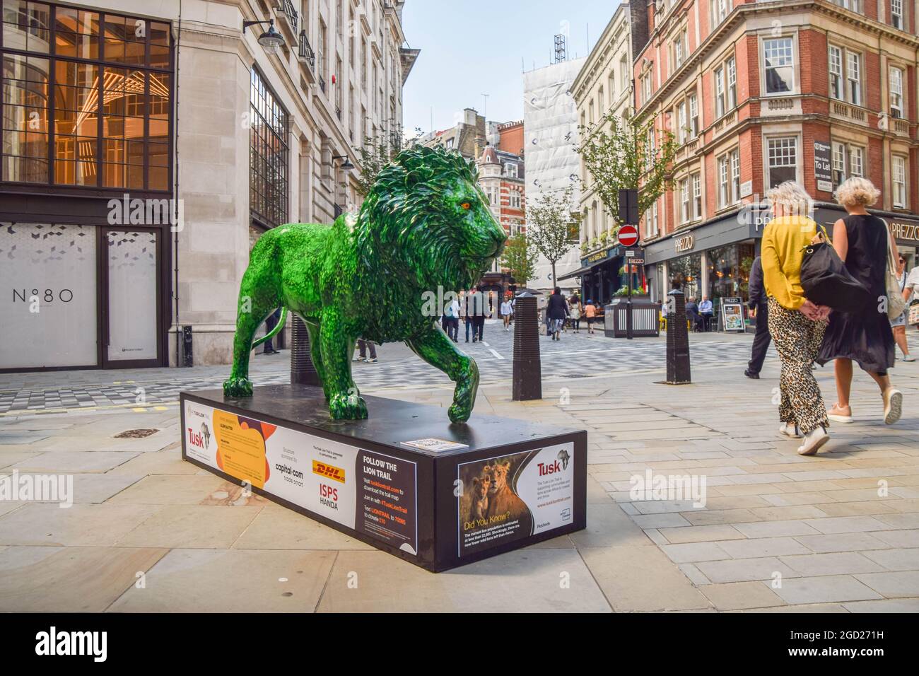 London, United Kingdom. 10th August 2021. Lion sculpture by Glen Baxter ...