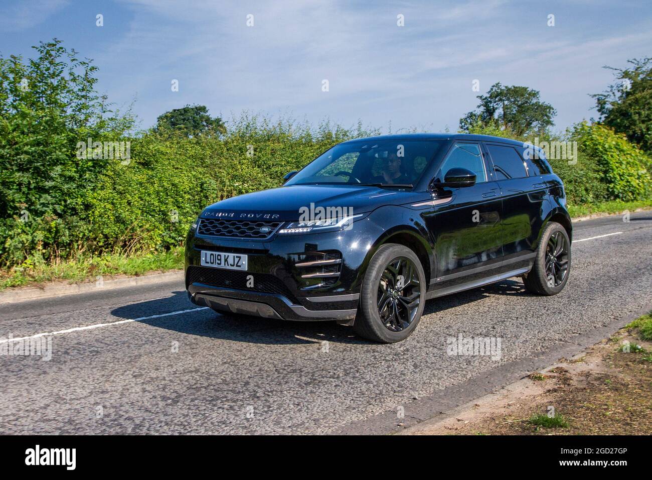 Black range rover side view hi-res stock photography and images - Alamy