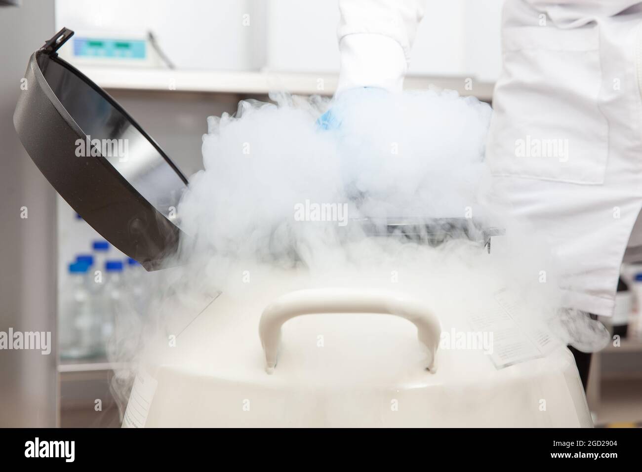 Liquid nitrogen cryogenic tank at life sciences laboratory Stock Photo ...