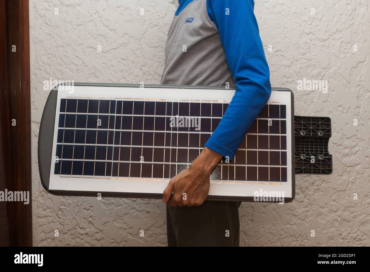 Stand solar panel hi-res stock photography and images - Alamy