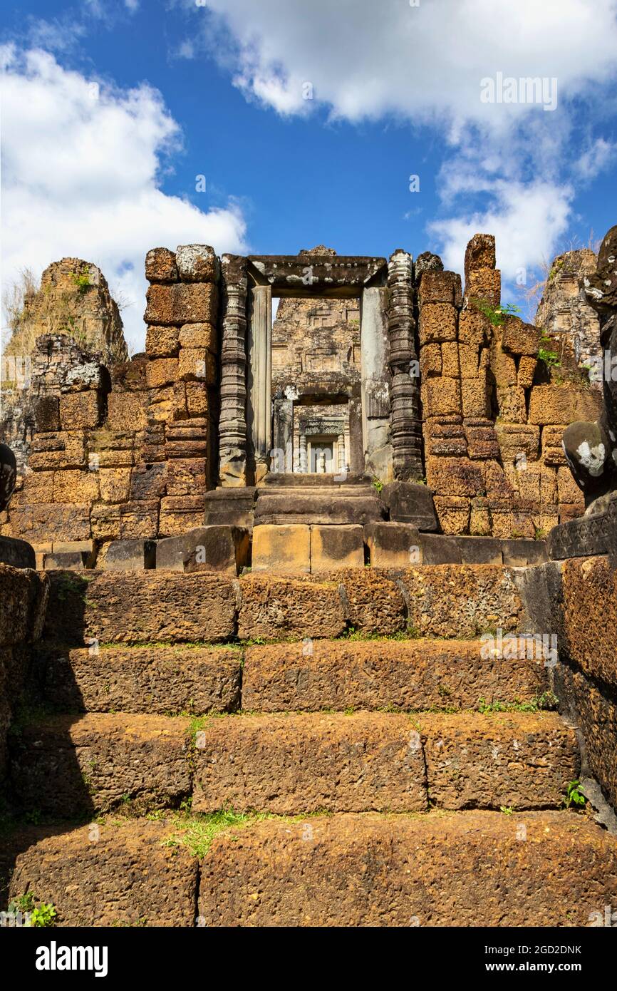 Eastern Mebon temple in Angkor Stock Photo - Alamy