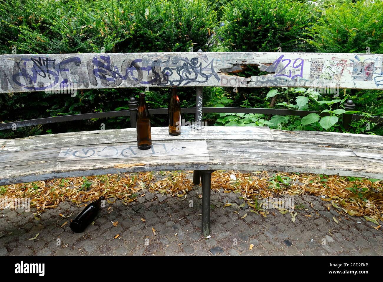 Rotten bench in a park, Berlin, Germany Stock Photo - Alamy