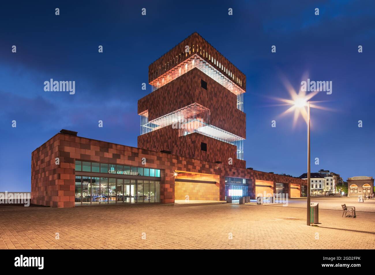 Twilight exterior hi-res stock photography and images - Alamy