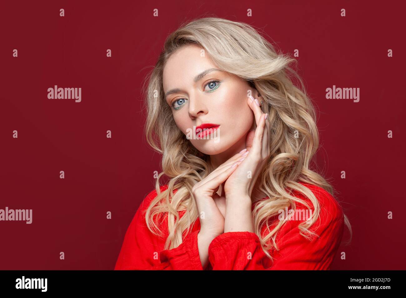 Nice fashion model woman, beautiful face close up Stock Photo - Alamy