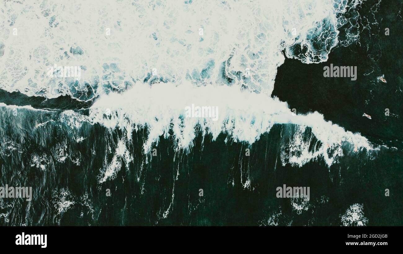 Ariel view of waves hi-res stock photography and images - Alamy