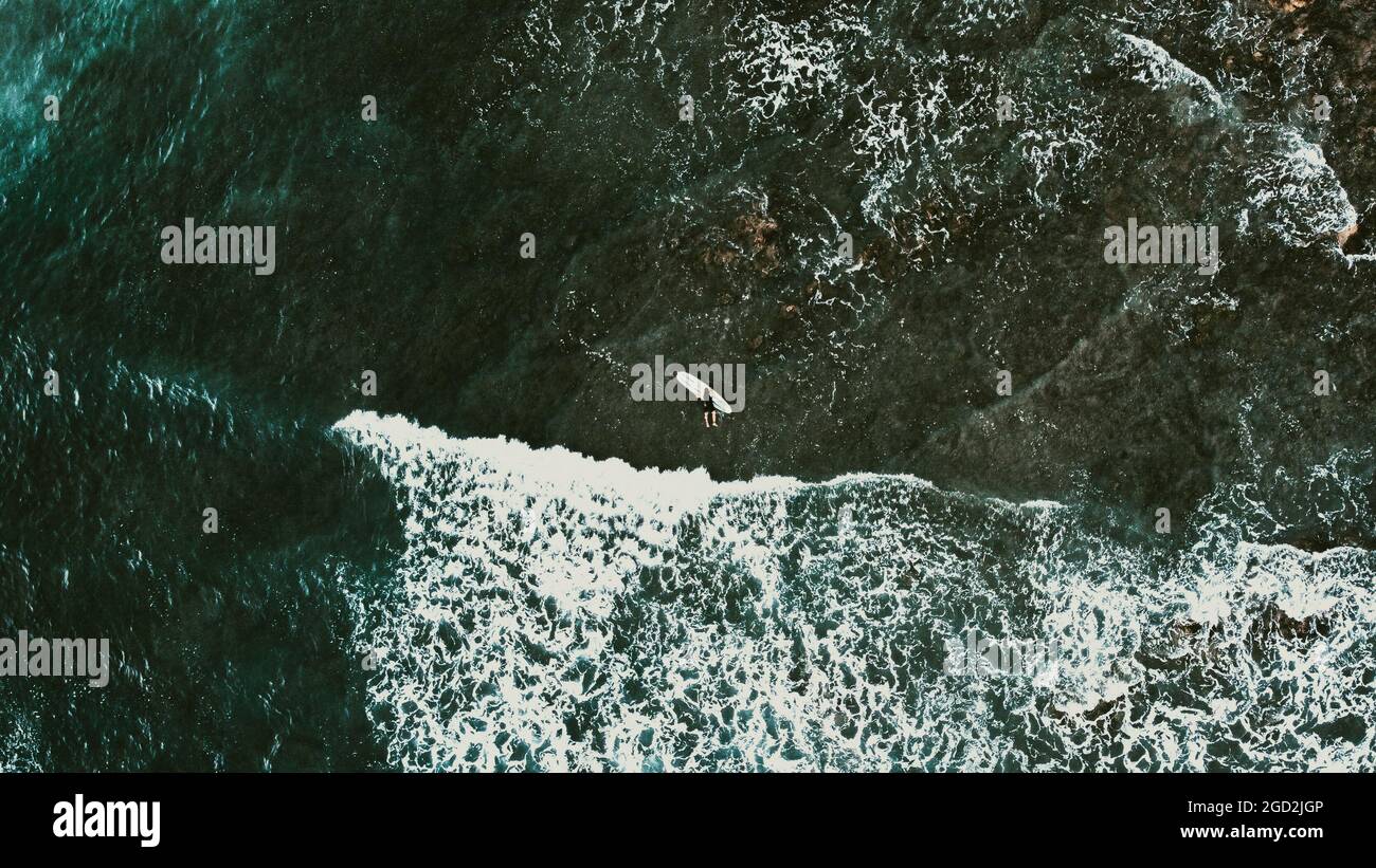 Aerial view of a boat sailing on dramatic ocean waves Stock Photo - Alamy