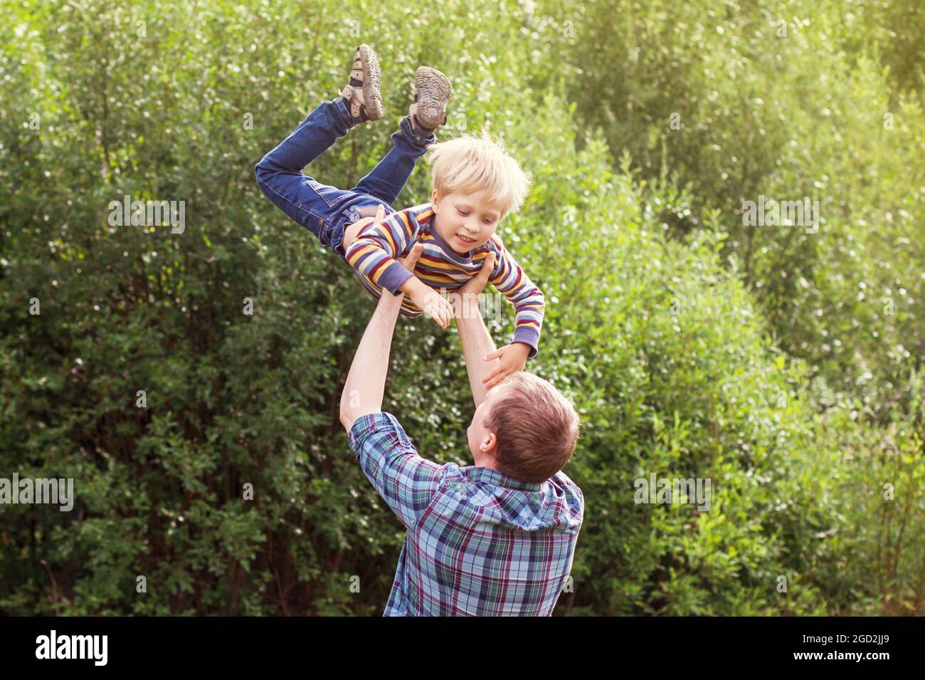Man being chased by woman hi-res stock photography and images - Alamy