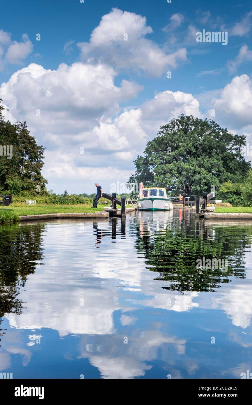 River wey navigations national trust hi-res stock photography and ...