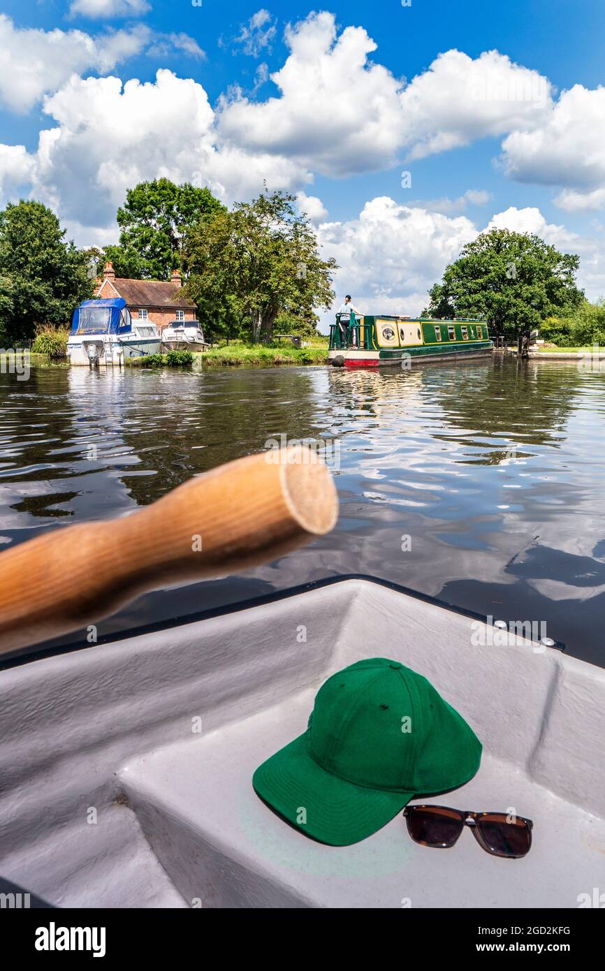 Traditional narrowboat barge entering lock hi-res stock photography and ...