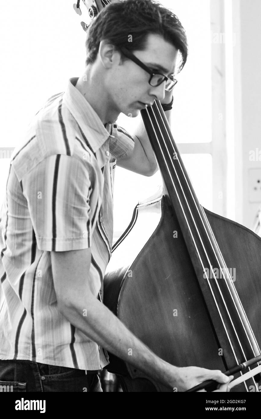 Cello head hi-res stock photography and images - Alamy