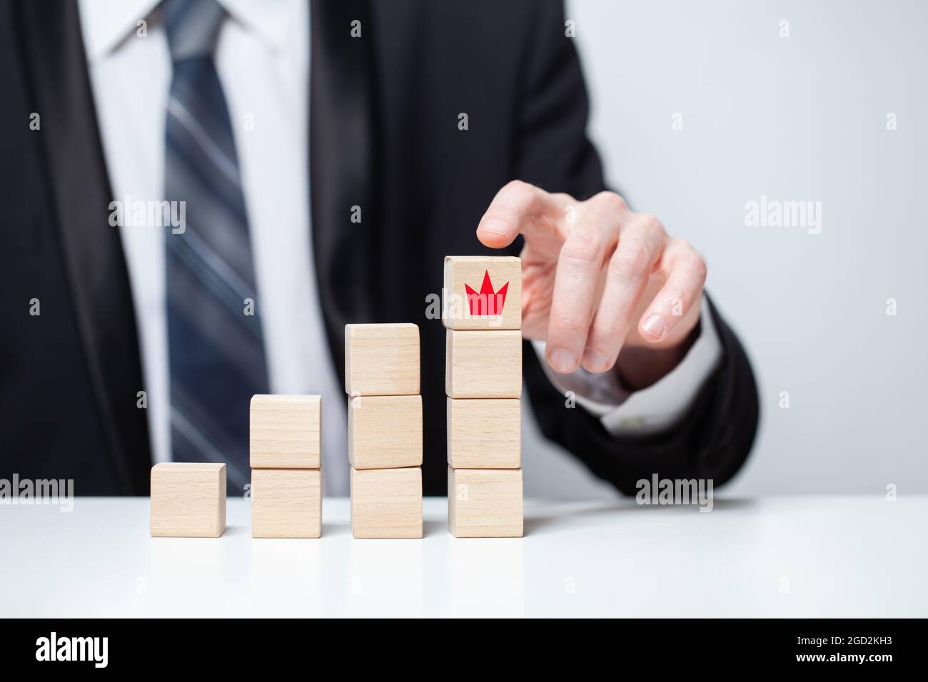 Selecting leader and building team. Business leadership and hr concept ...