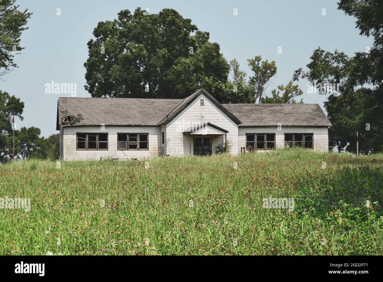 Old run down school hi-res stock photography and images - Alamy