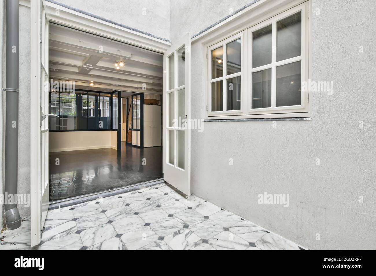 Bright interior design of a luxury house Stock Photo - Alamy