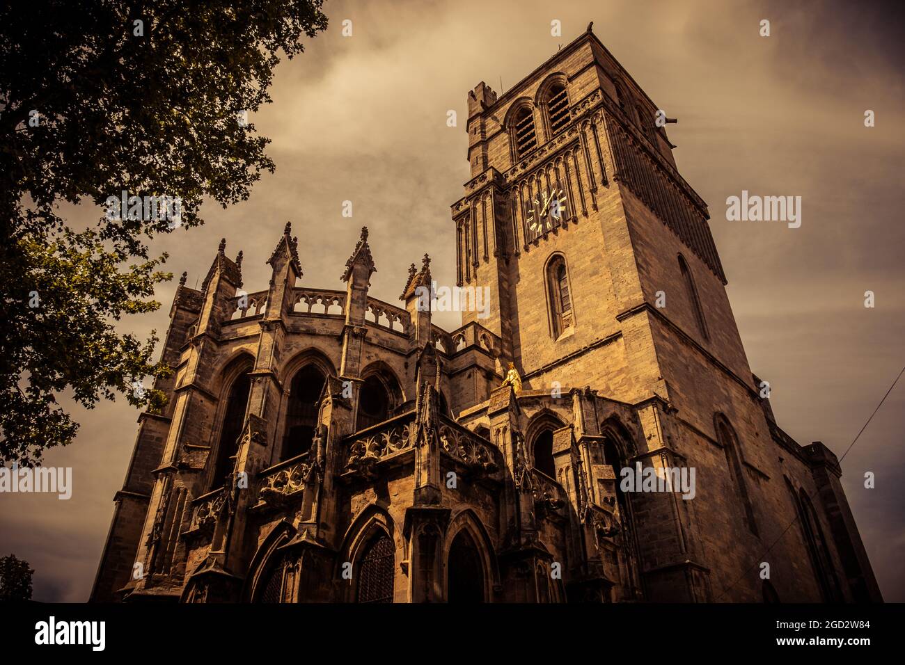 Landscape view of the old medieval town of Avignon, France Stock Photo ...