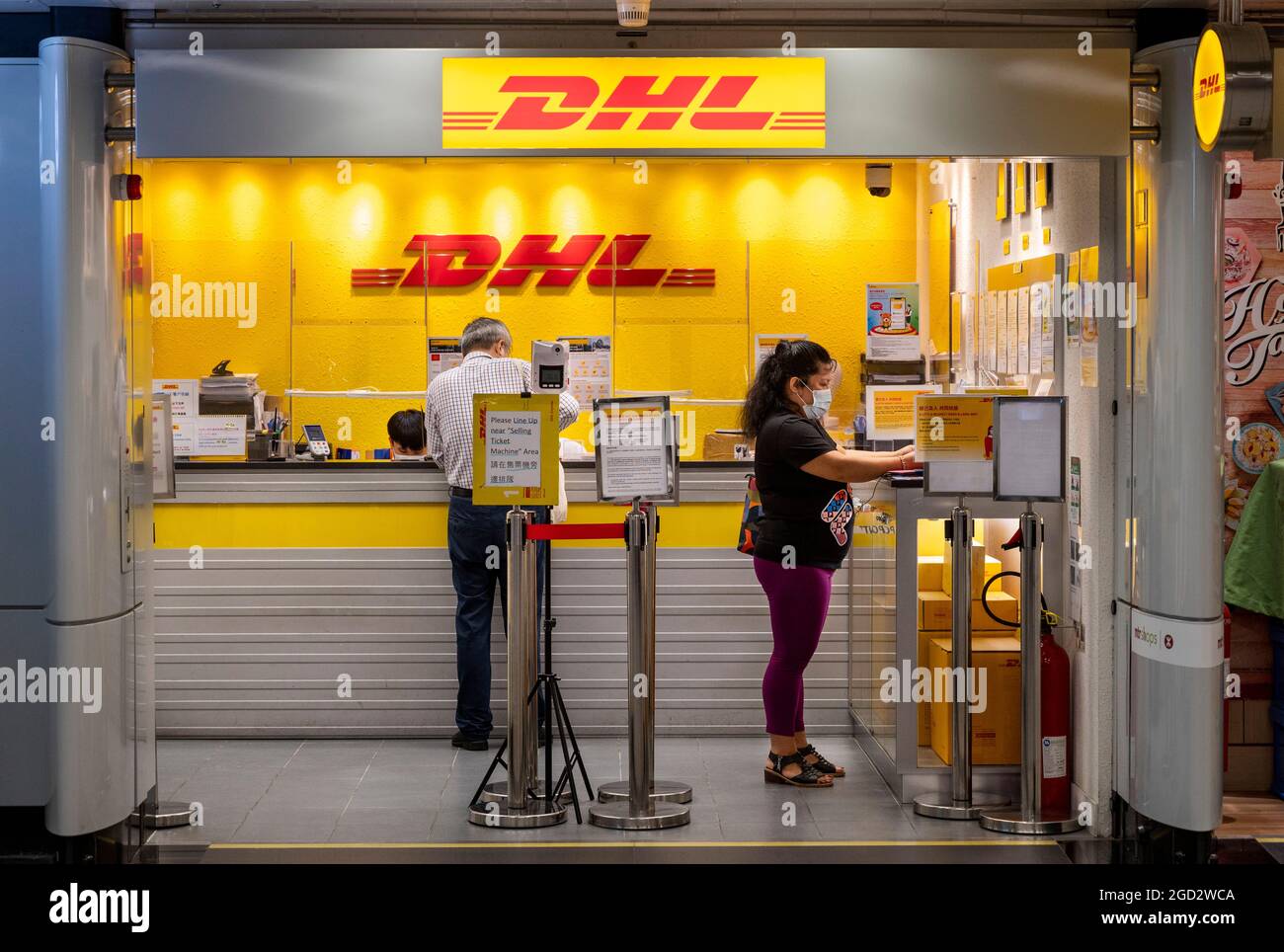 Dhl logos hi-res stock photography and images - Alamy