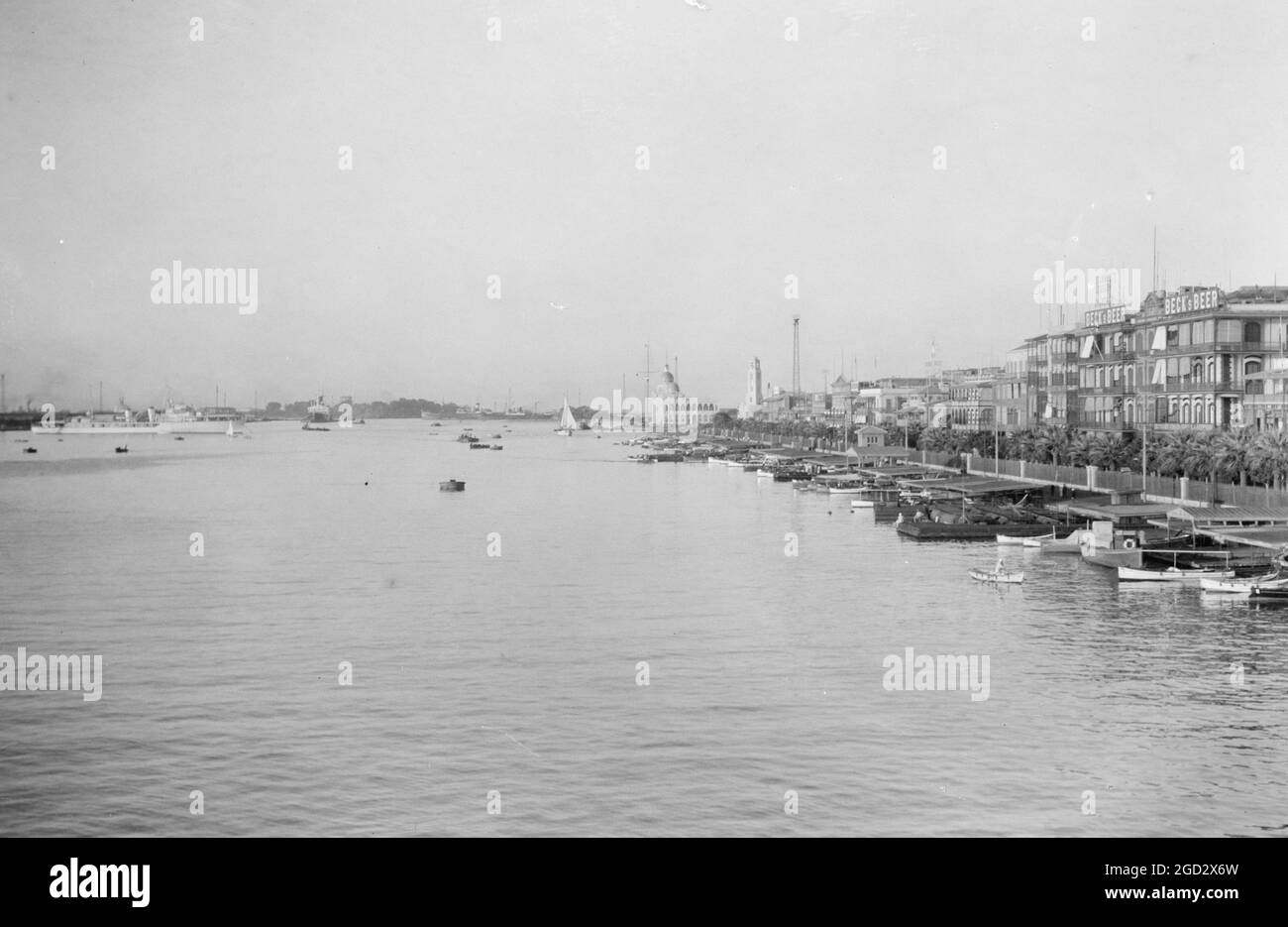 Landing place ships hi-res stock photography and images - Alamy