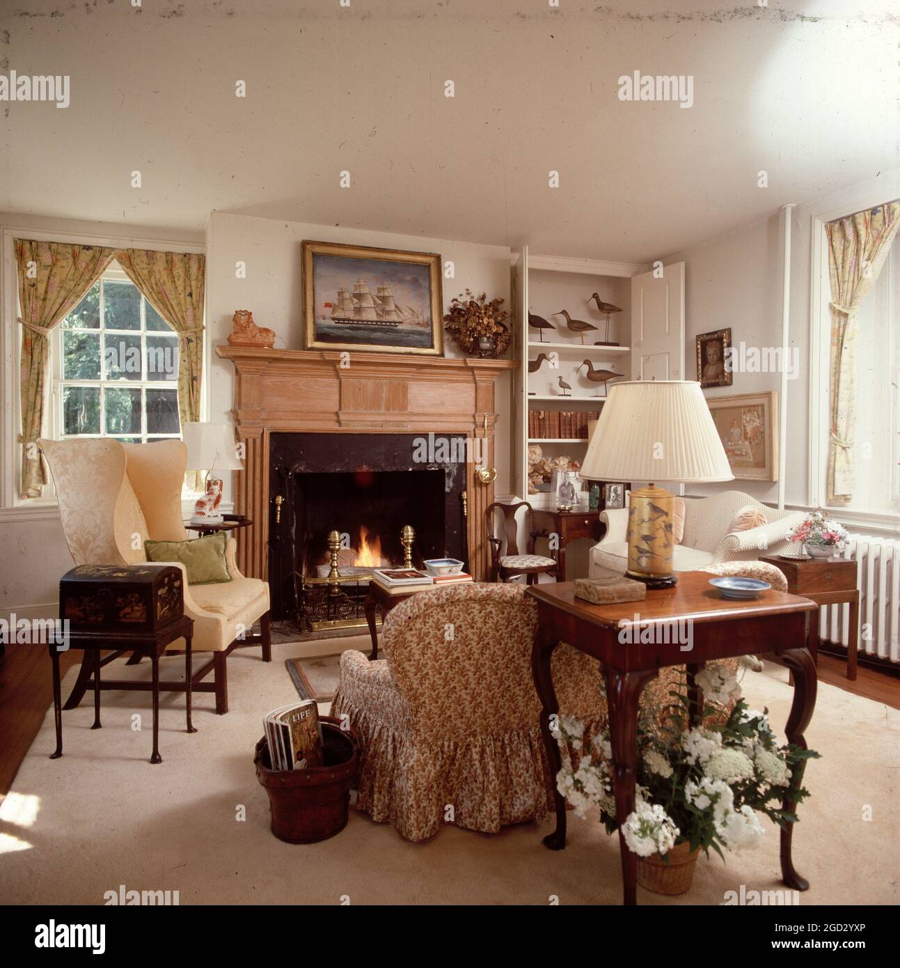 Interiors livingroom fireplace traditional hi-res stock photography and ...