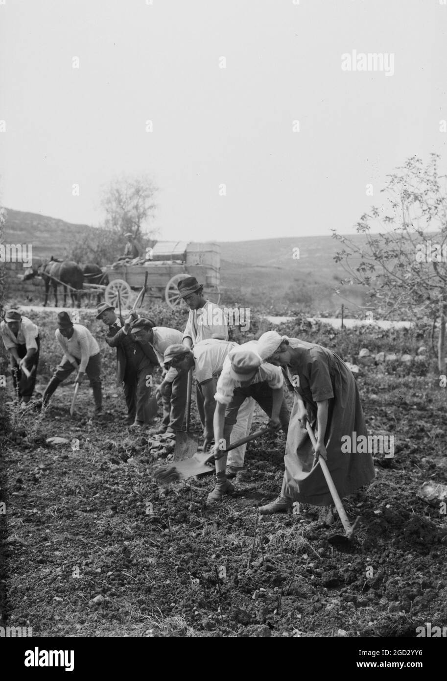 Women men working Black and White Stock Photos & Images - Alamy