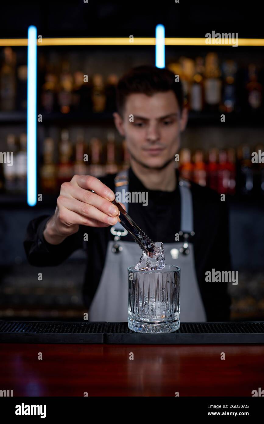 Bartender puts ice cubes hi-res stock photography and images - Alamy
