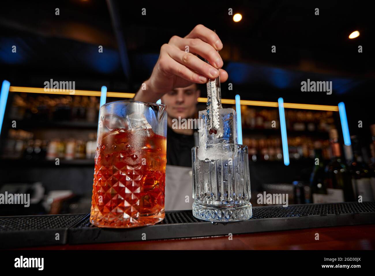 Bartender puts ice cubes hi-res stock photography and images - Alamy
