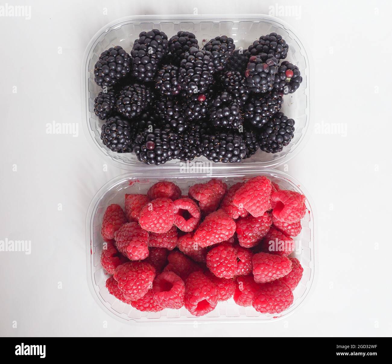 blackberry and raspberry fruits in takeaway plastic box Stock Photo - Alamy