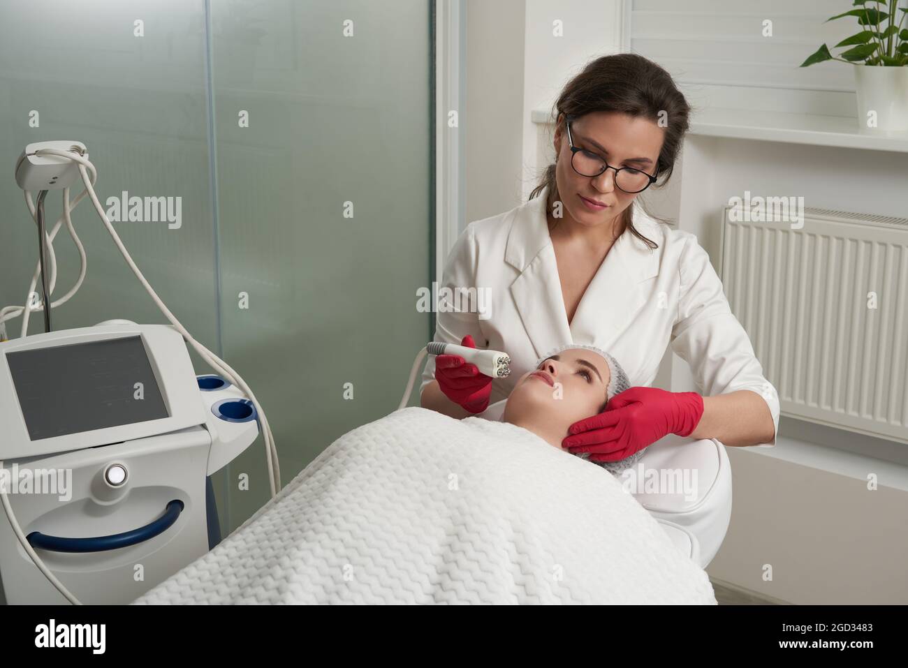 Rf lifting procedure in a beauty salon. Tightening and rejuvenation ...