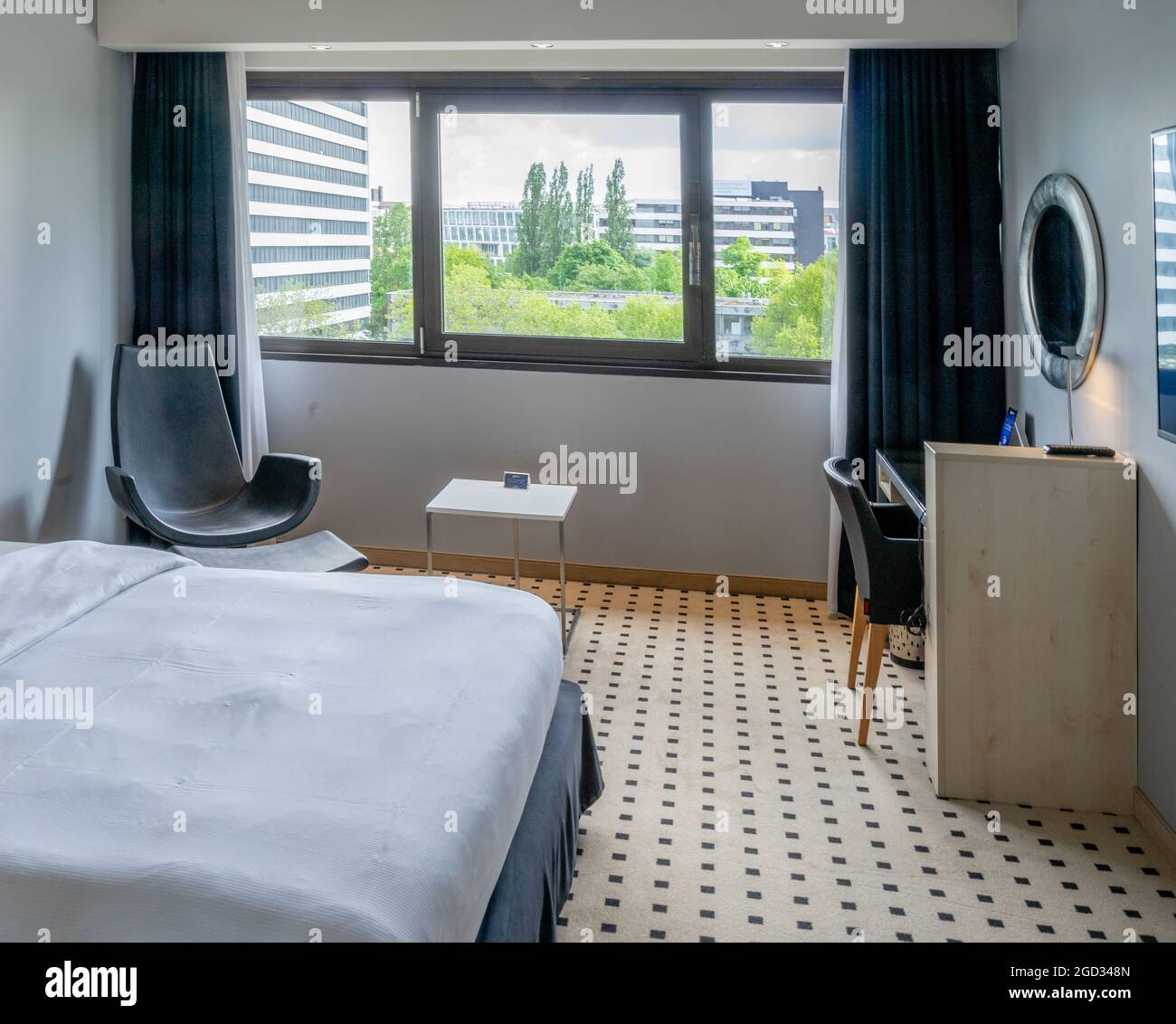 Standard Guest room with city view, Radisson Blu Hotel, Frankfurt am ...