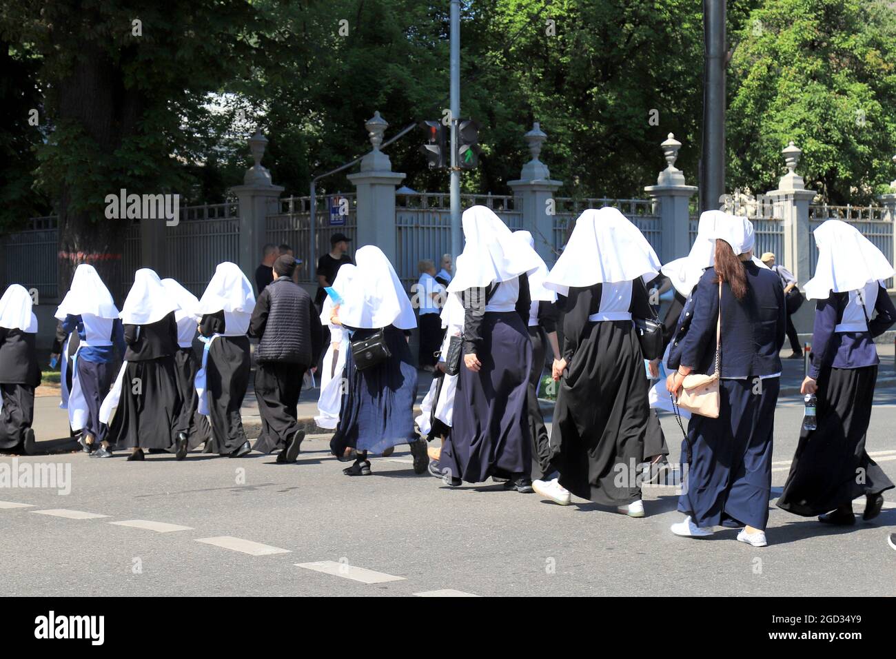 Group of nuns hi-res stock photography and images - Alamy