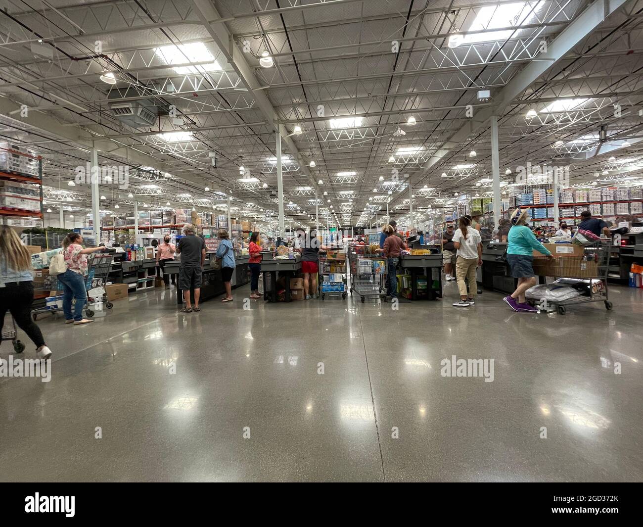 Costco interior hi-res stock photography and images - Alamy