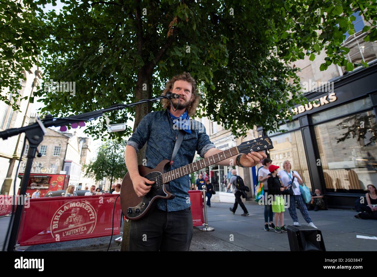 Visiting musician hi-res stock photography and images - Alamy