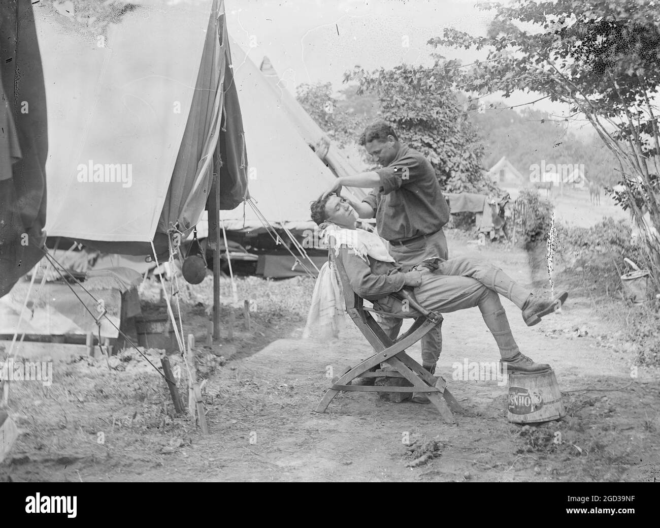 Soldier receiving a shave hi-res stock photography and images - Alamy