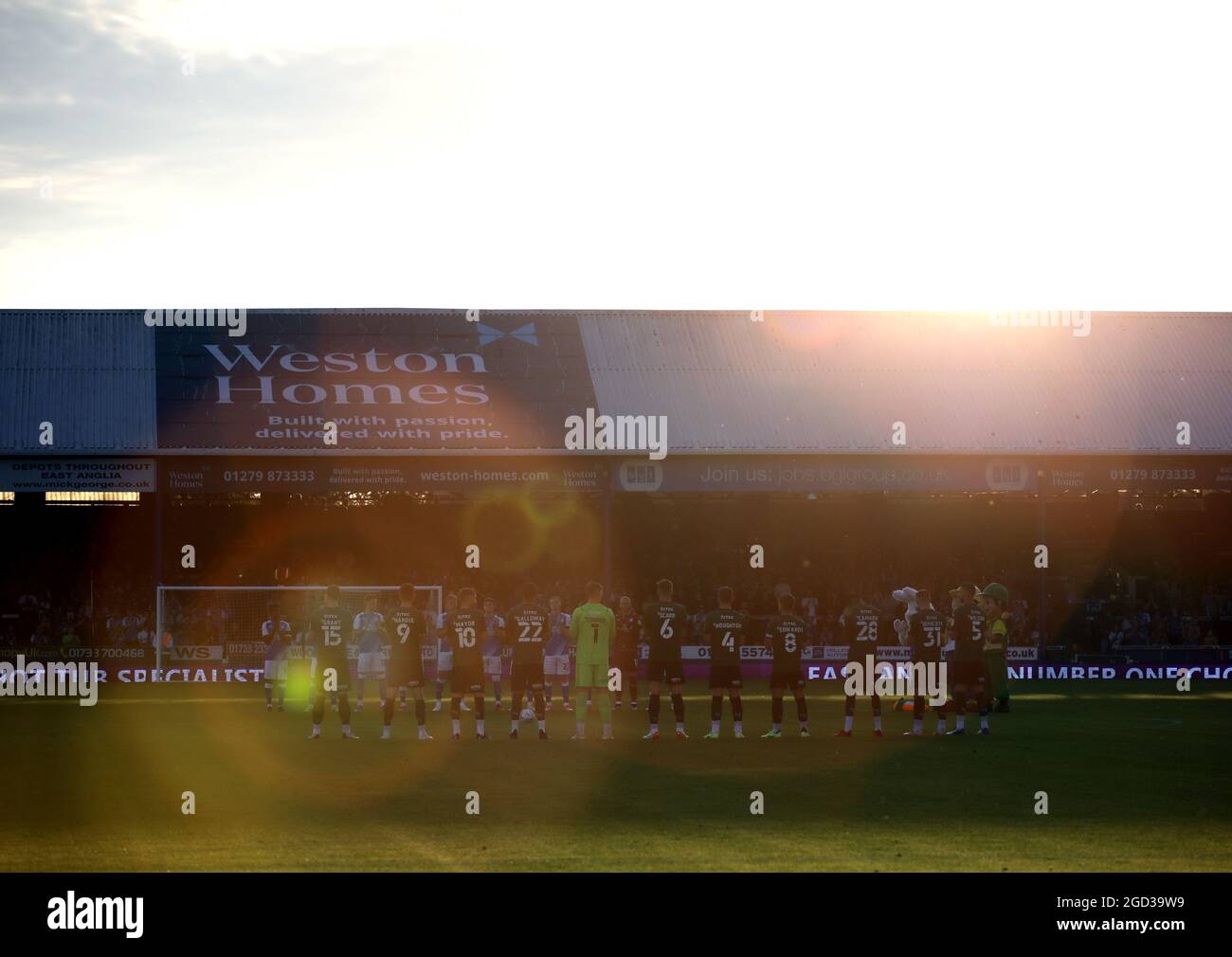 Peterborough, UK. 10th Aug, 2021. Lens flare from bright low sun at the ...